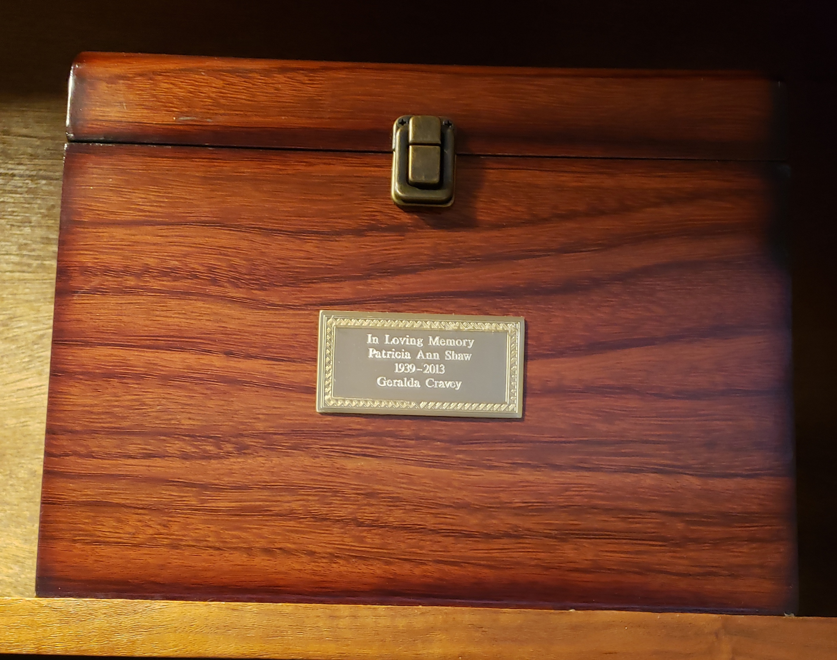 Moms-ashes – Secret Boxes